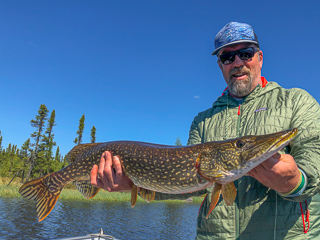 Hunt for a Jumbo Manitoba Pike – Jeff Currier